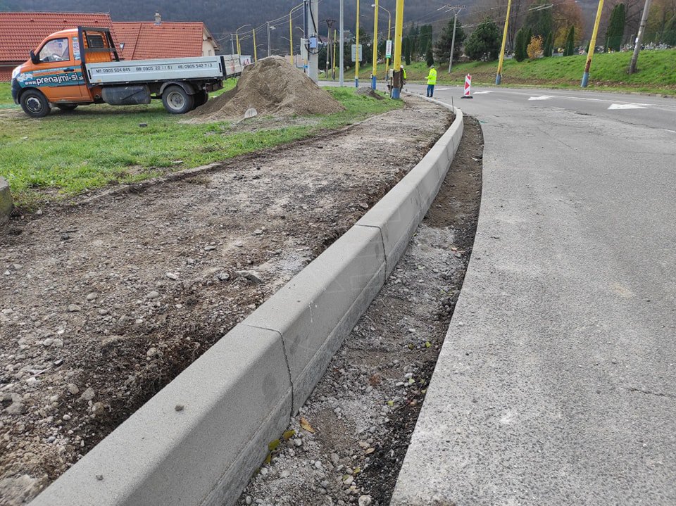 Myslava vďaka optimalizácii výdavkov opravuje chodník a osvetlenie ...