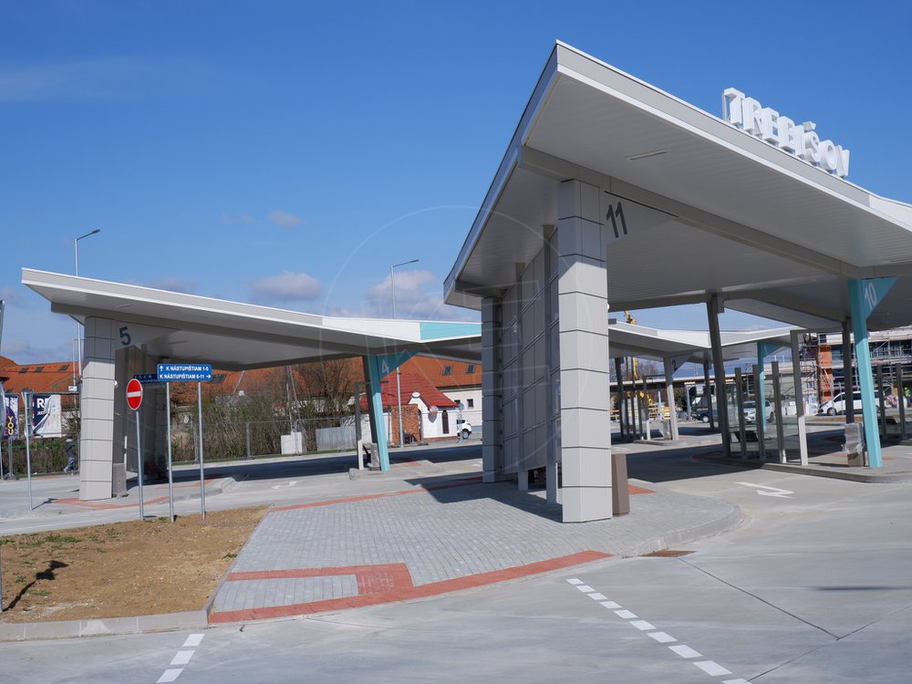Nová autobusová stanica v Trebišove začne slúžiť cestujúcim | Košice Online