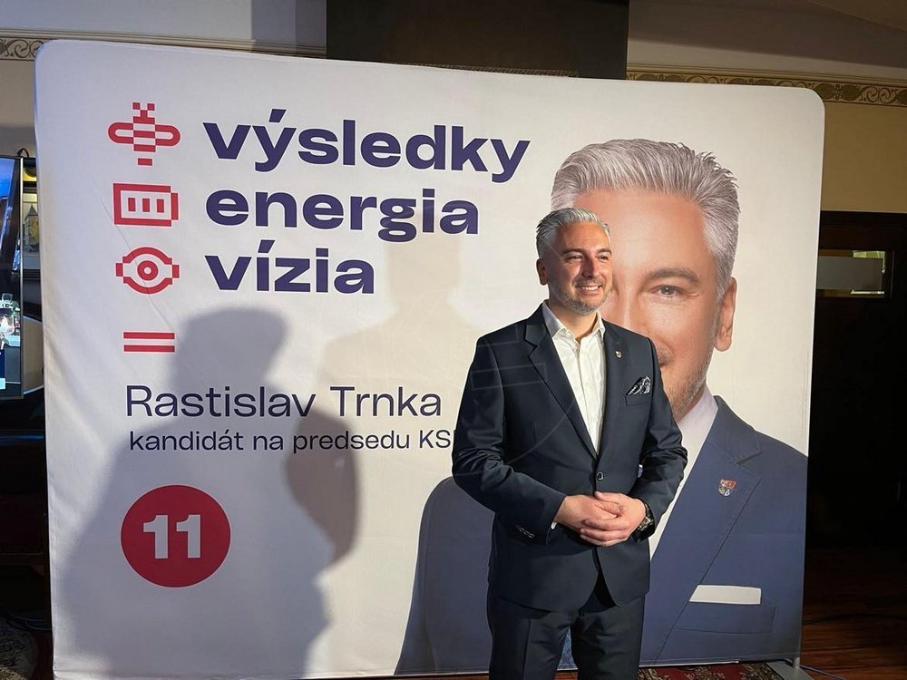V priebežných výsledkoch volieb o post predsedu KSK vedie Rastislav ...