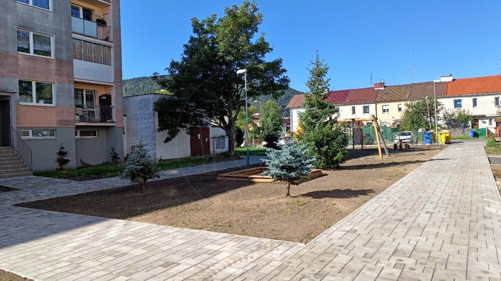 Vďaka revitalizácii vnútroblokov vo Svite vzniknú desiatky parkovacích ...