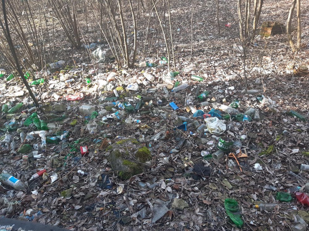 Pri prešovskom velodróme vznikla nelegálna skládka s dvomi tonami ...