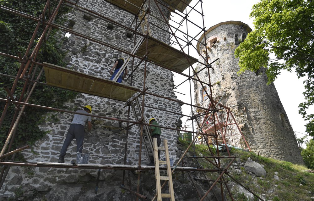 Projekt obnovy hradu Slanec má podporiť zamestnanosť v obci | Košice Online