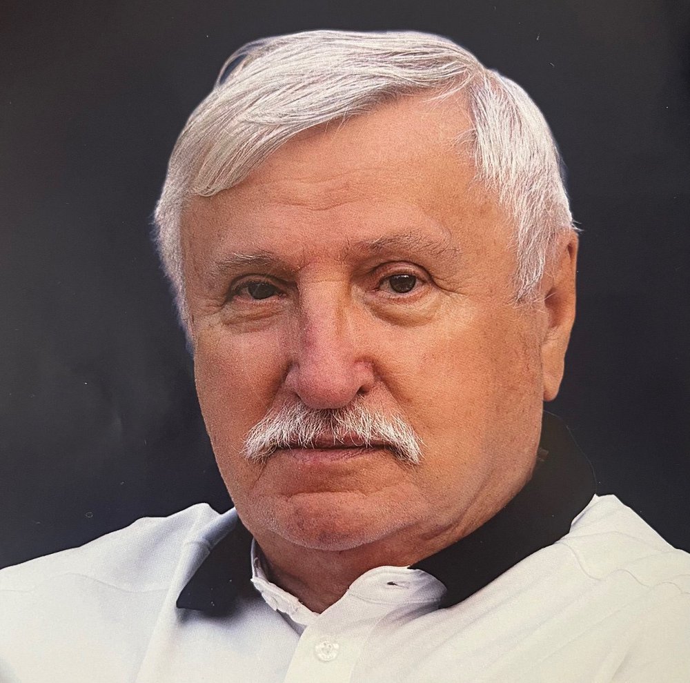 Popredný slovenský textár Kamil Peteraj oslavuje 80 rokov | Rádio Košice